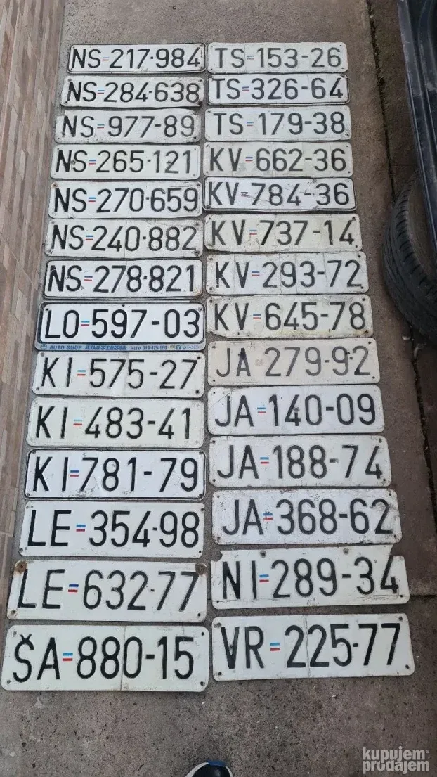 Tablice stare sa zastavom - KupujemProdajem
