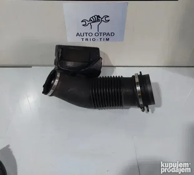 Crevo zraka audi a6 4f c6 2.4 v6 06e129629E - KupujemProdajem