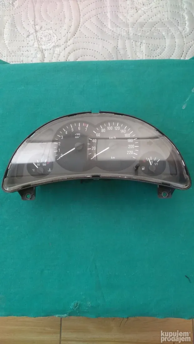 Opel Corsa c instrument tabla - KupujemProdajem