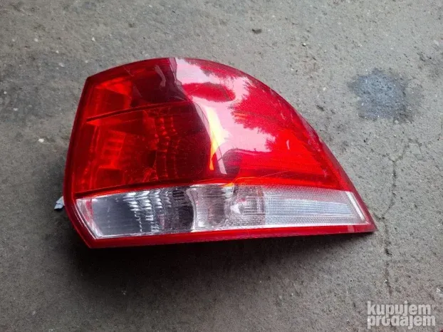 Desno štop svetlo vw golf 5 karavan - KupujemProdajem