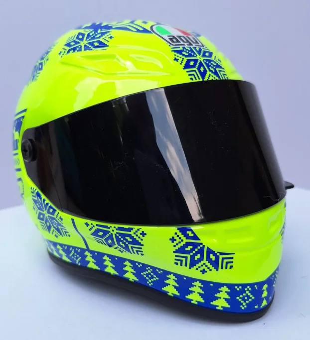 Ukrasne mini makete MOTO GP kacige kod 12 - KupujemProdajem