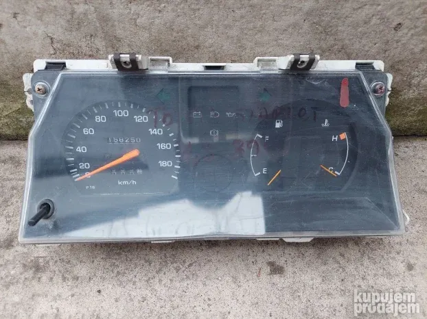 Instrument tabla Toyota Starlet kilometar km sat - KupujemProdajem