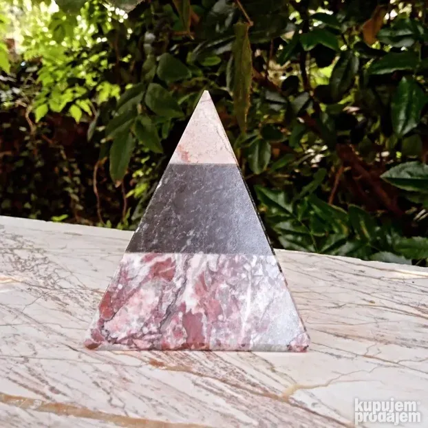 Piramida od tri vrste mermera - KupujemProdajem