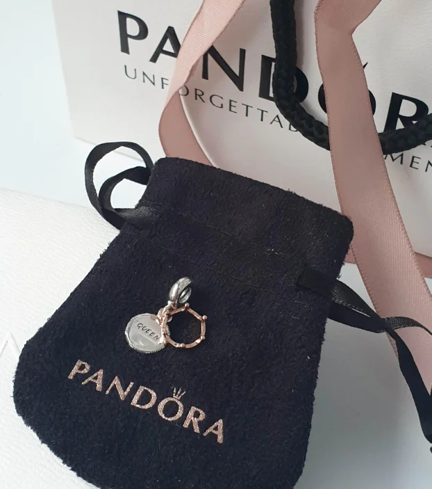 PANDORA Rose gold Viseći privezak Kraljica i kruna - KupujemProdajem