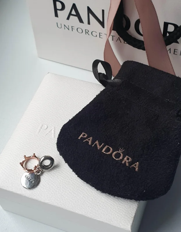 PANDORA Rose gold Viseći privezak Kraljica i kruna - KupujemProdajem
