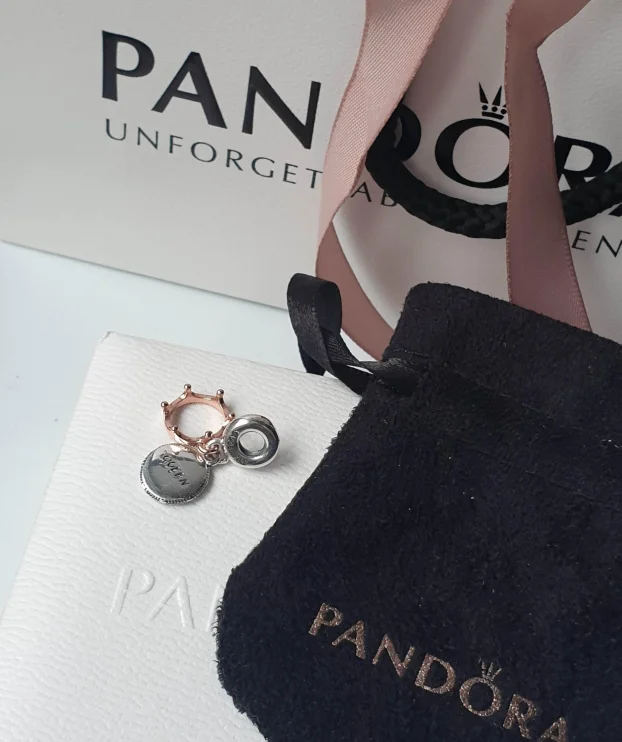 PANDORA Rose gold Viseći privezak Kraljica i kruna - KupujemProdajem