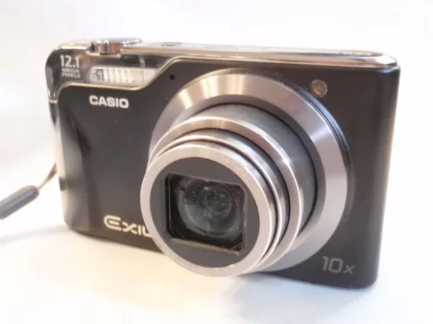 CASIO EX-H10 kompakt fotoaparat - KupujemProdajem