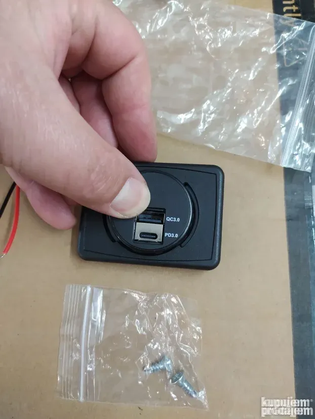 USB punjaci za mobilne telefone za kampere ugradni - KupujemProdajem