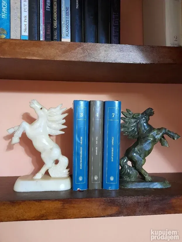 Stare figure konja od kamena zada drzaci za knjige - KupujemProdajem