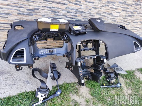 Instrumet tabla za Opel Astra J - KupujemProdajem