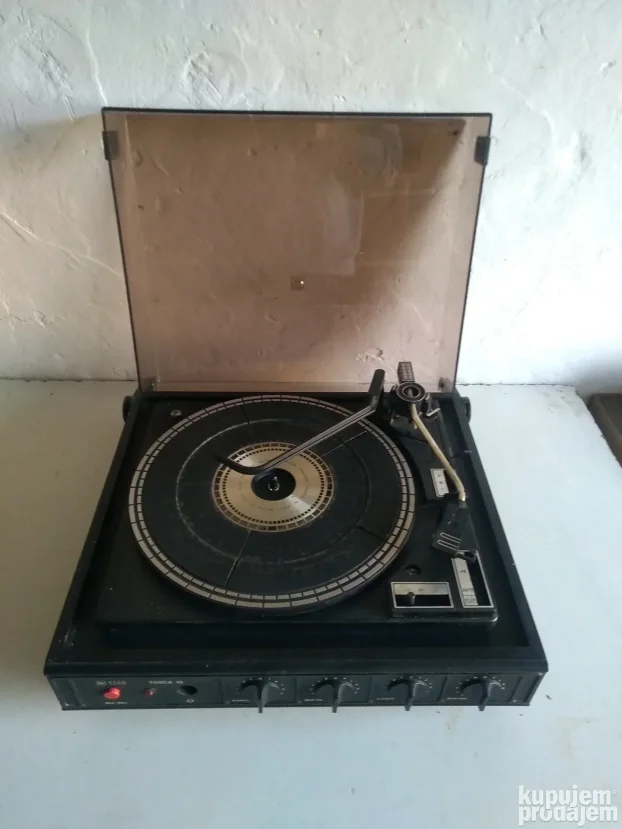 gramofon TOSCA 15 ispravan - KupujemProdajem
