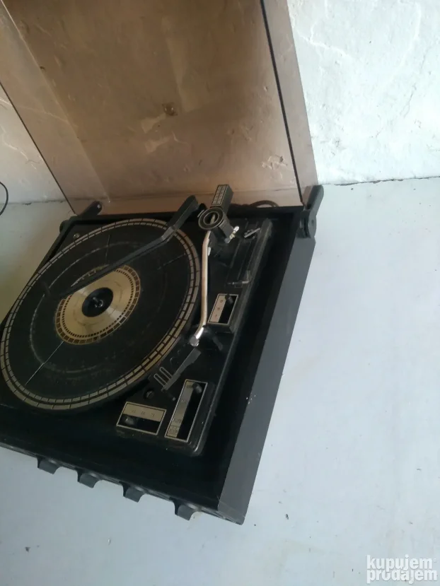 gramofon TOSCA 15 ispravan - KupujemProdajem