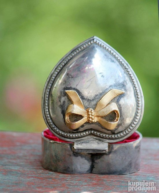 Vintage masivna posrebrena kutijica u obliku srca - KupujemProdajem