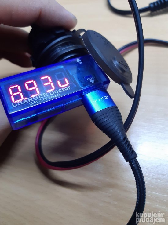 Ugradni USB 3.0 i voltmetar za automobil kombi - KupujemProdajem
