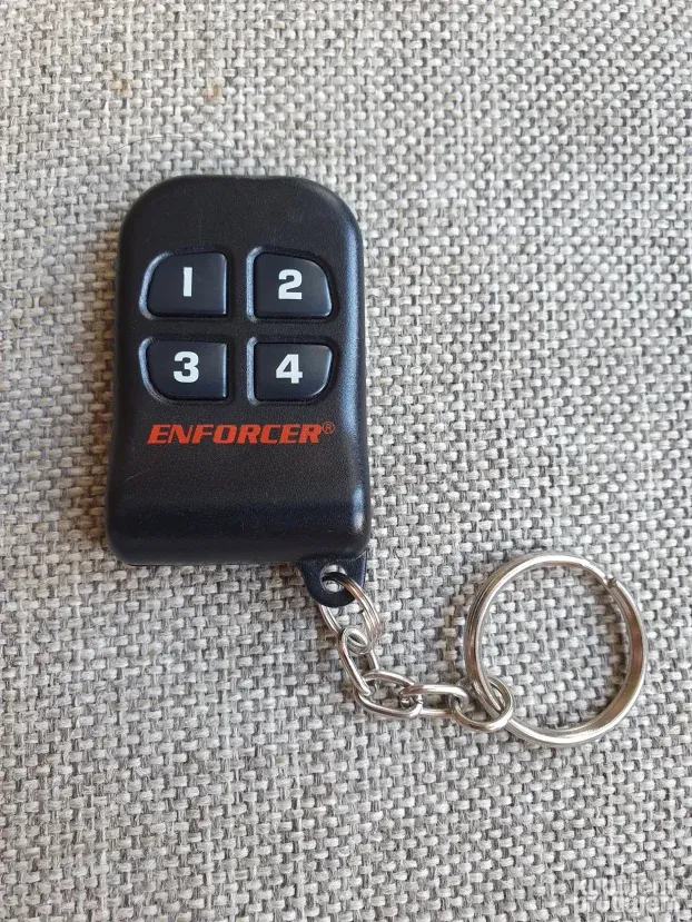 Enforcer Seco-Larm 4-Button RF Transmitter - KupujemProdajem
