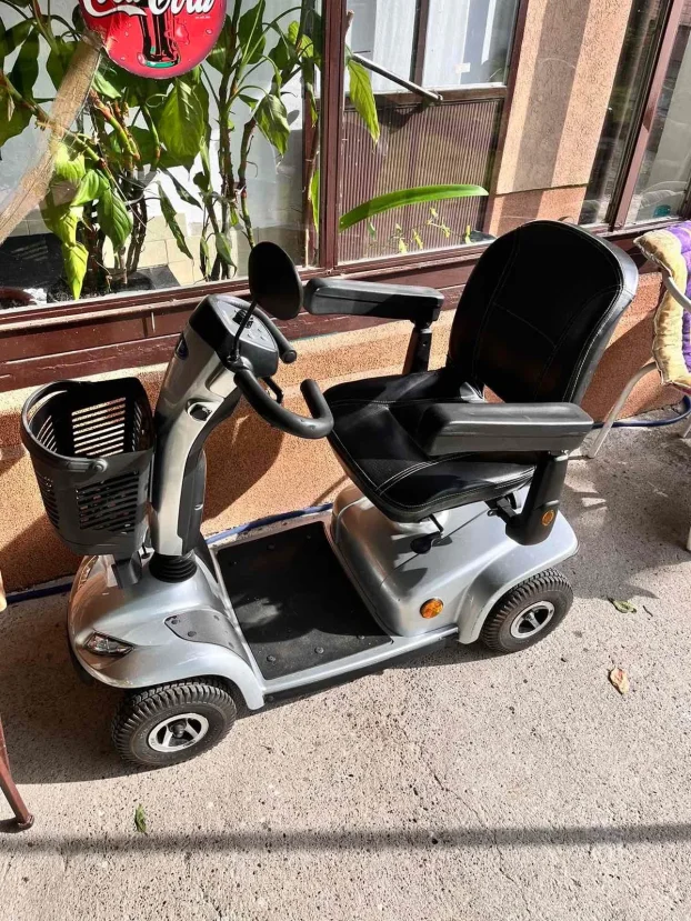 Električni skuter za starije i invalide - Invacare Leo - KupujemProdajem