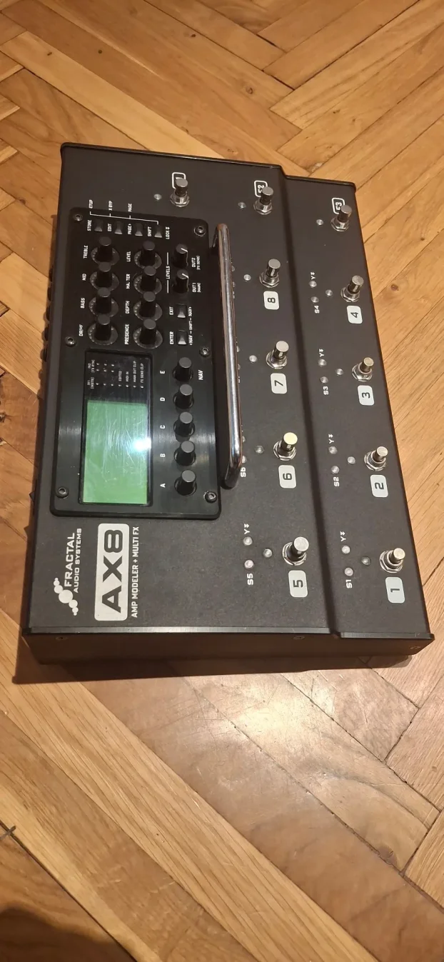 Fractal AX8 perfektno stanje - KupujemProdajem