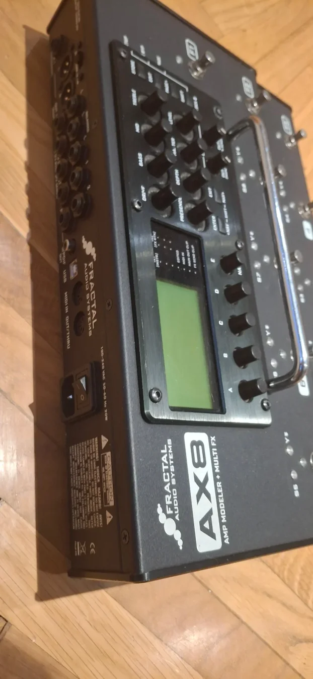 Fractal AX8 perfektno stanje - KupujemProdajem
