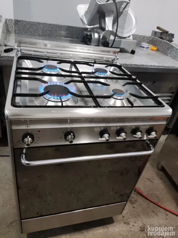 Sporet na plin sa turbo rernom marke SMEG - KupujemProdajem