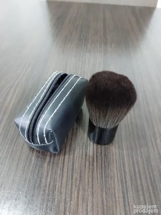 Četkica Mac za rumenilo sa kožnom torbicom (NOVO) - KupujemProdajem