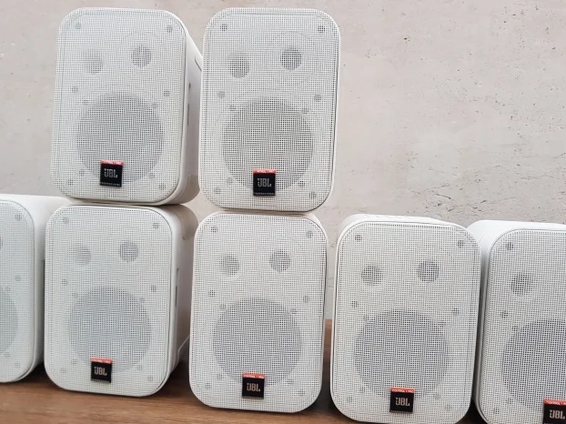 JBL Control One PRO Professional boja bela i crna - KupujemProdajem