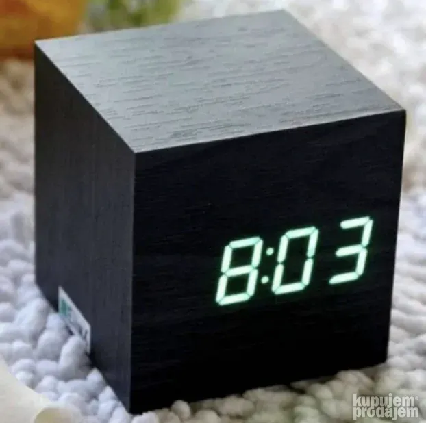 Digitalni sat+ alarm+ temperatura+ datum kocka - KupujemProdajem