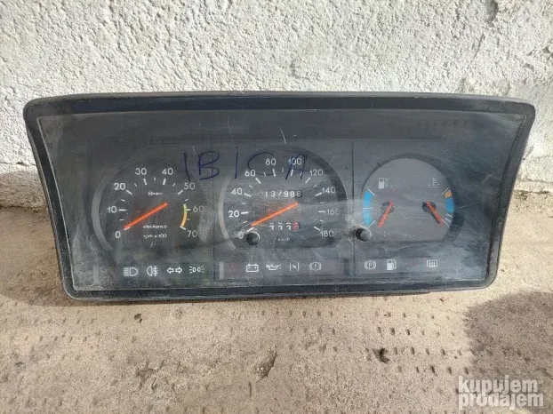 Instrument tabla Seat Ibiza mk1 kilometar km sat Ibica - KupujemProdajem