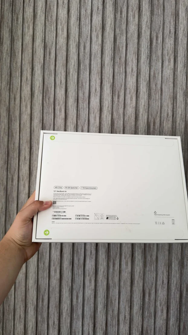 Macbook Air 13' M5 16/1TB Silver Novo Vakum garancija - KupujemProdajem