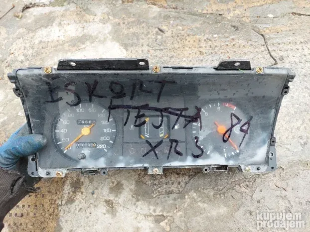 Instrument tabla Ford Escort Coupe kilometar km sat Eskort - KupujemProdajem