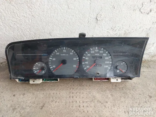 Instrument tabla Citroen Xantia kilometar km sat - KupujemProdajem
