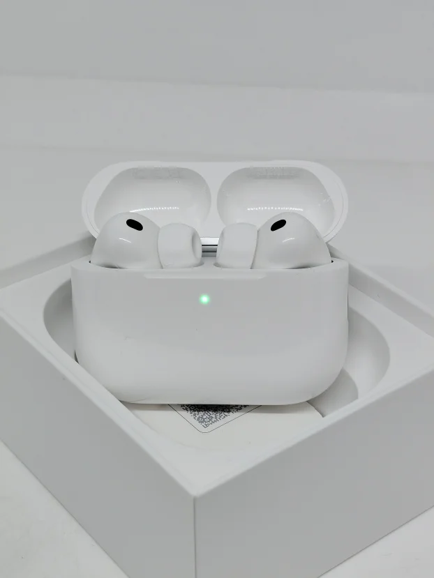 Apple AirPods Pro 3 (3rd Gen) USB-C White SUPER stanje - KupujemProdajem