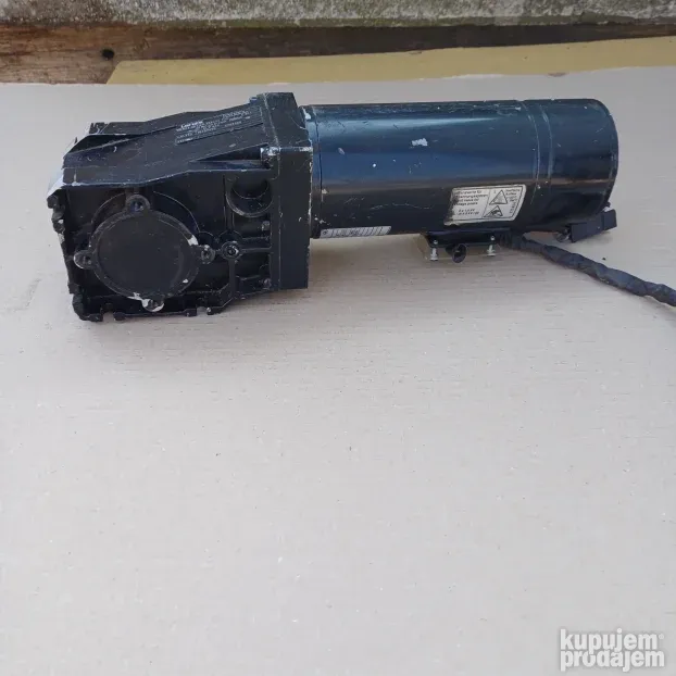 Trofazni motor sa reduktorom 2 - KupujemProdajem