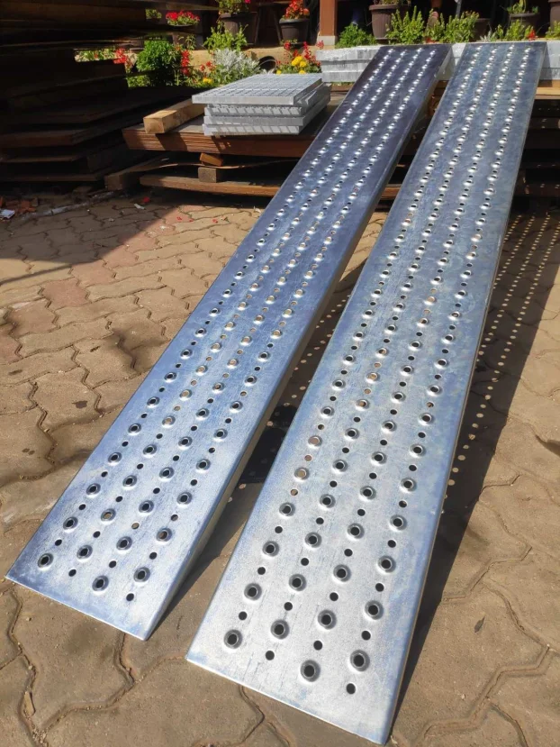 Metalni stepenik / Podest / Protivklizni lim / Navoz - KupujemProdajem