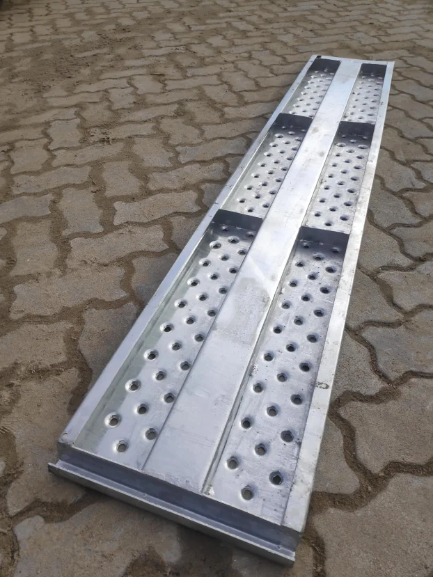 Metalni stepenik / Podest / Protivklizni lim / Navoz - KupujemProdajem