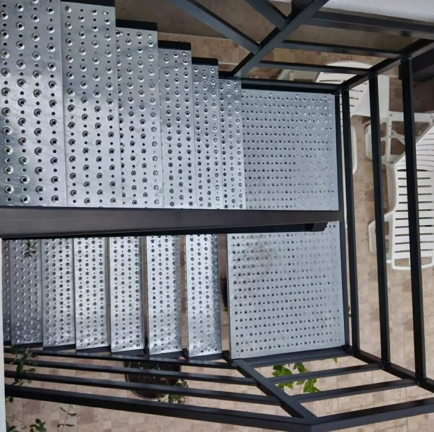 Metalni stepenik / Podest / Protivklizni lim / Navoz - KupujemProdajem