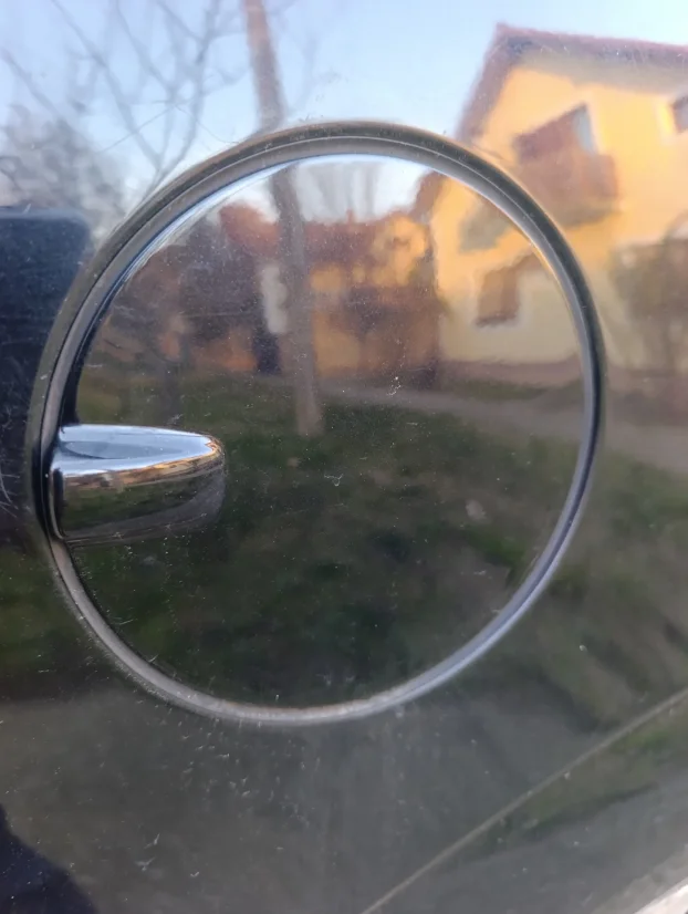 Crni poklopac čepa rezervoara Zafira B Z 20R - KupujemProdajem