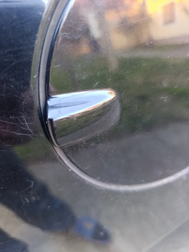 Crni poklopac čepa rezervoara Zafira B Z 20R - KupujemProdajem