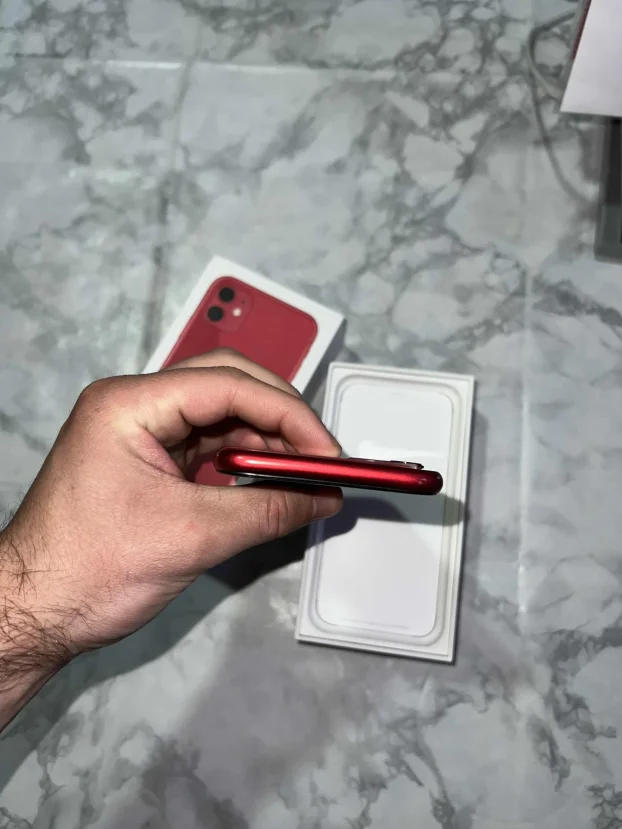 iPhone 11 Red 64GB - KupujemProdajem