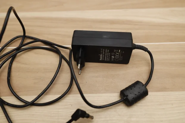 MAKITA 220V adapter za aku radio DMR 115 i ostale modele - KupujemProdajem