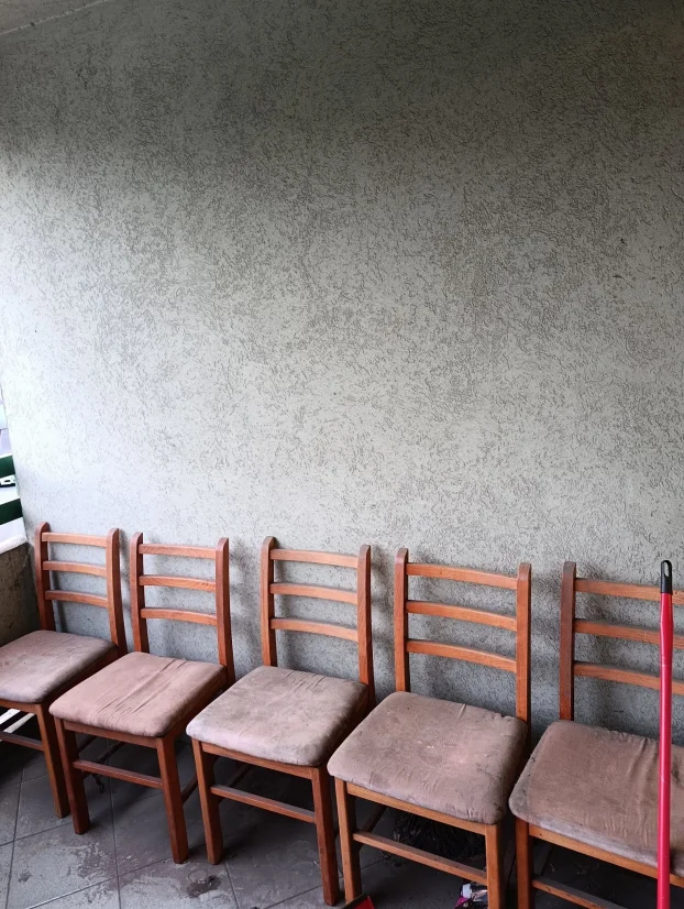 Sve stolice za 4.000 din - KupujemProdajem