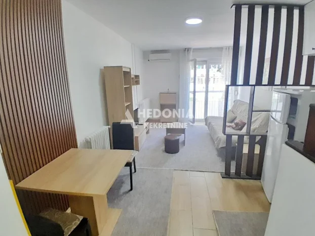 Kapetana Radiča Petrovića, Karađorđev trg, Zemun, Beograd - KupujemProdajem
