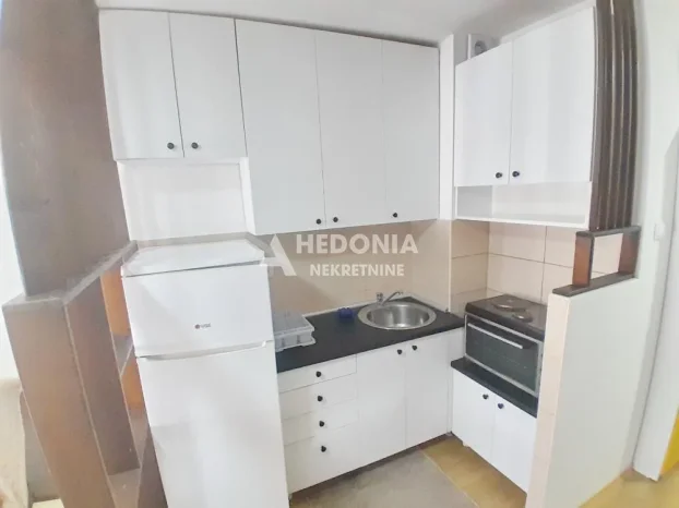 Kapetana Radiča Petrovića, Karađorđev trg, Zemun, Beograd - KupujemProdajem