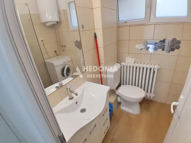Kapetana Radiča Petrovića, Karađorđev trg, Zemun, Beograd - KupujemProdajem