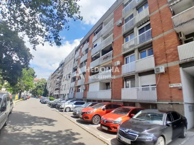 Kapetana Radiča Petrovića, Karađorđev trg, Zemun, Beograd - KupujemProdajem