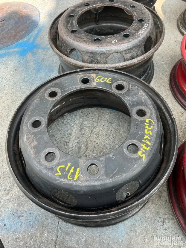 Felne 17.5x6.75 sa 8 rupa-polovne - KupujemProdajem