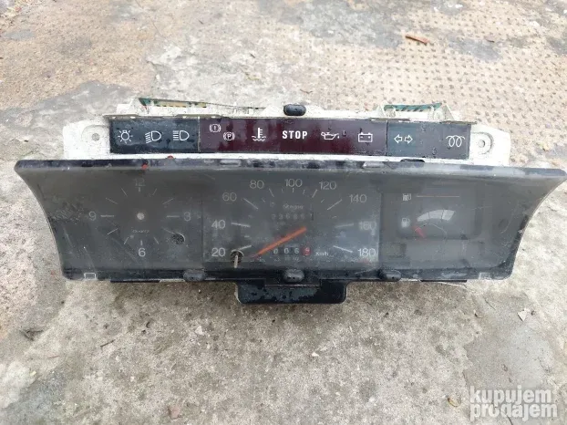 Instrument tabla Peugeot 205 305 Pezo kilometar km sat - KupujemProdajem