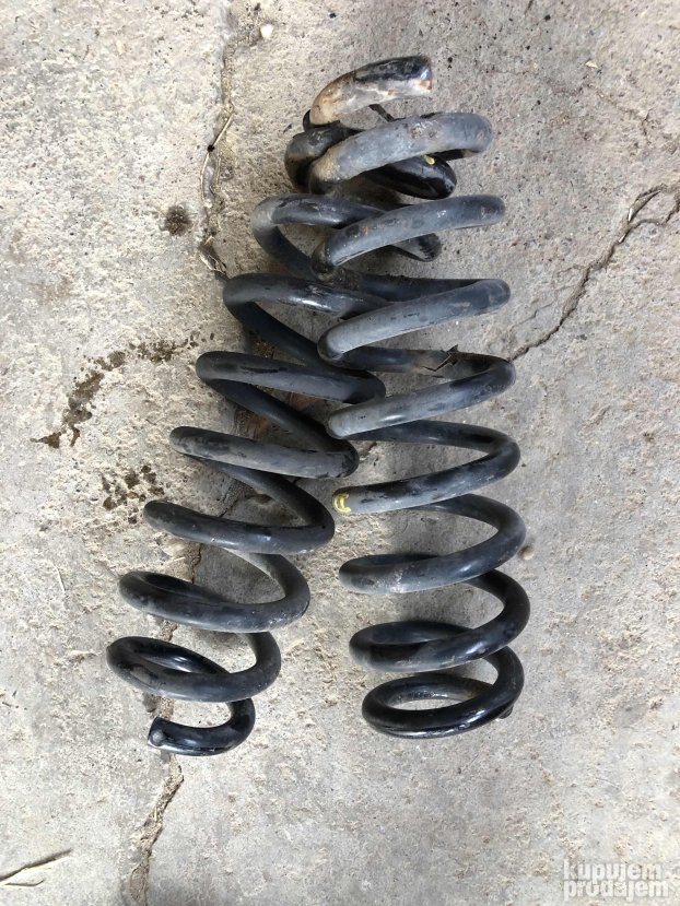 BMW E87 zadnje opruge - KupujemProdajem