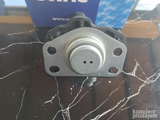 Nosac motora Reno Kangoo 1 desni MALO - KupujemProdajem