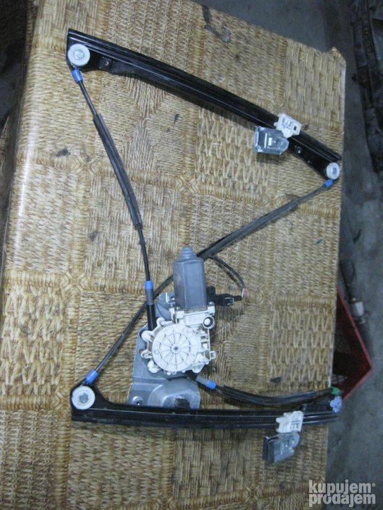 Polo 6N podizaci elektricni i mehanicki za stakla vrata - KupujemProdajem