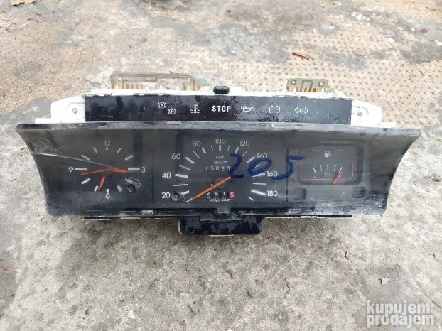 Instrument tabla Pezo 205 Peugeot kilometar km sat - KupujemProdajem